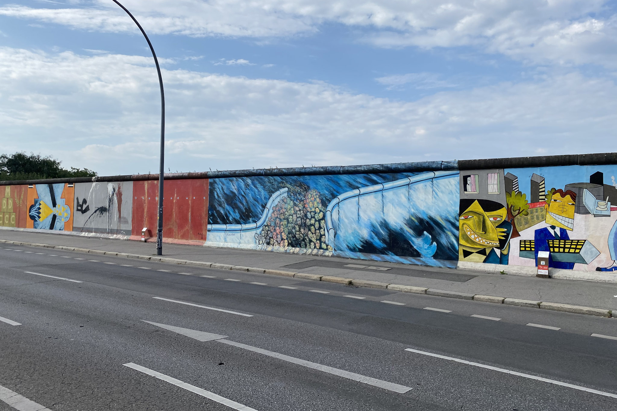 With paint and spray cans: your messages | Berlin Wall Foundation